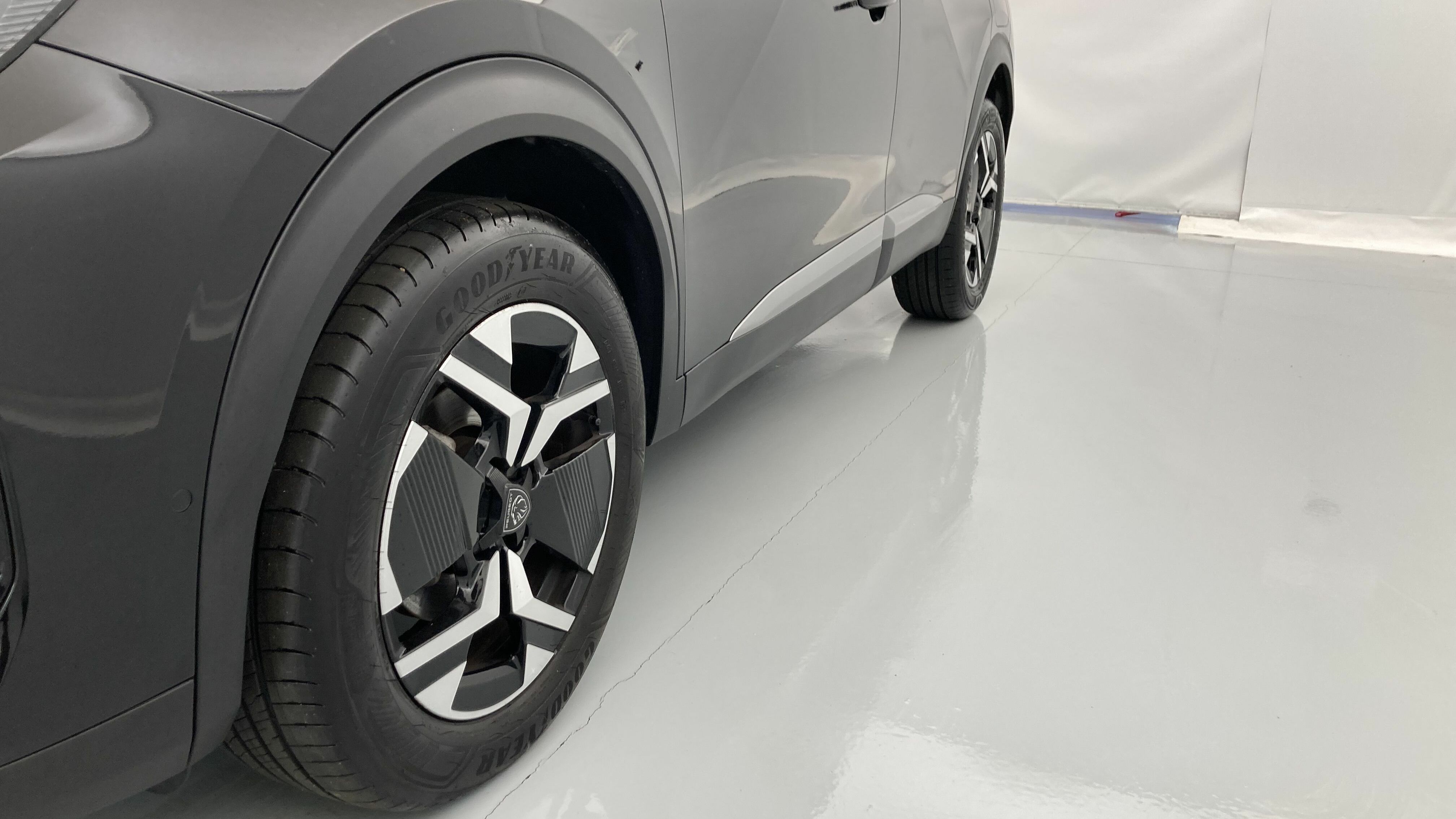 Voiture quasi neuve Peugeot 2008 Allure 1.2 PURETECH 130 EAT Negro Perla Nera 2399931 - OK Mobility