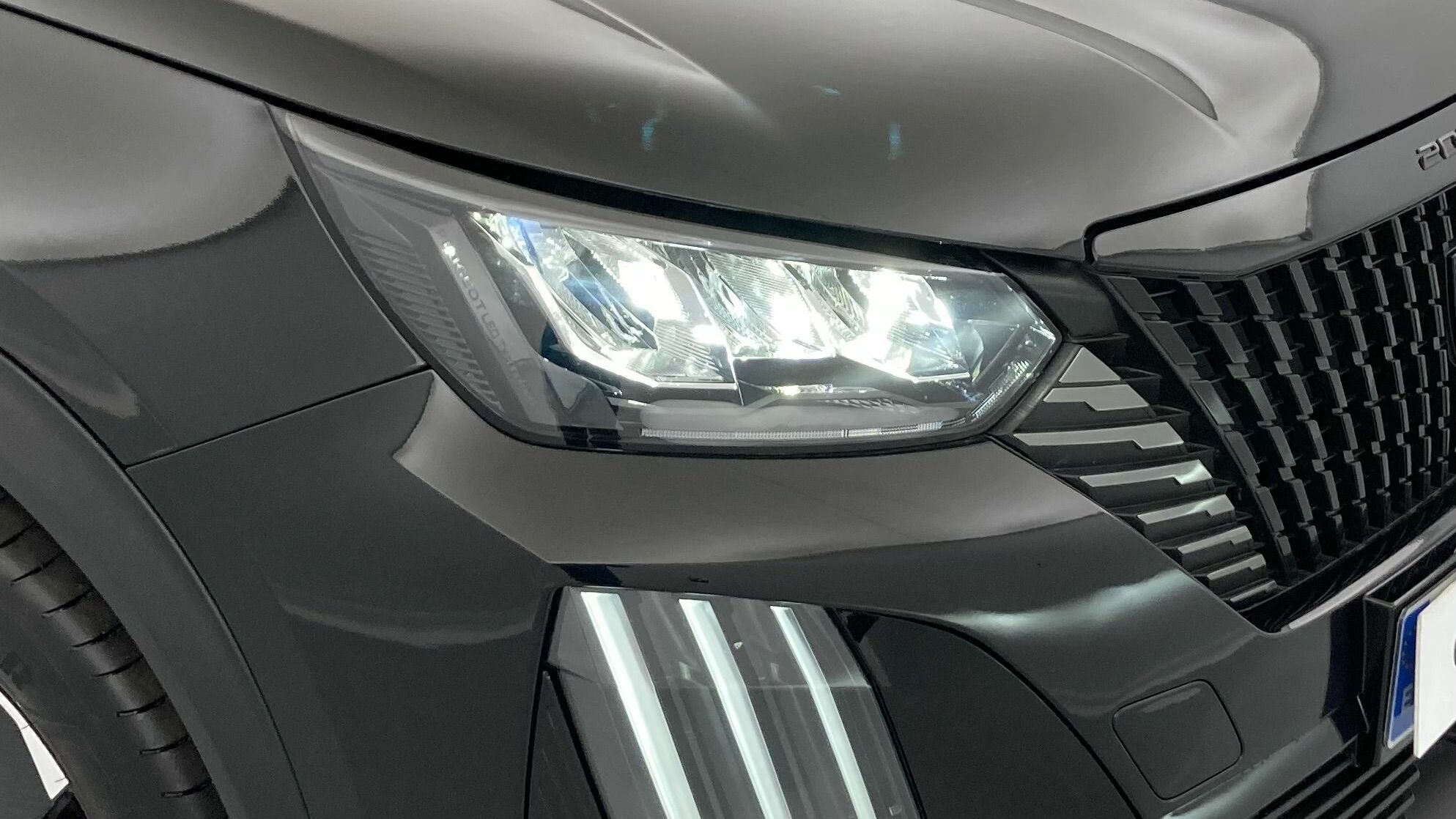 Voiture quasi neuve Peugeot 2008 Allure 1.2 PURETECH 130 EAT Negro Perla Nera 2399931 - OK Mobility