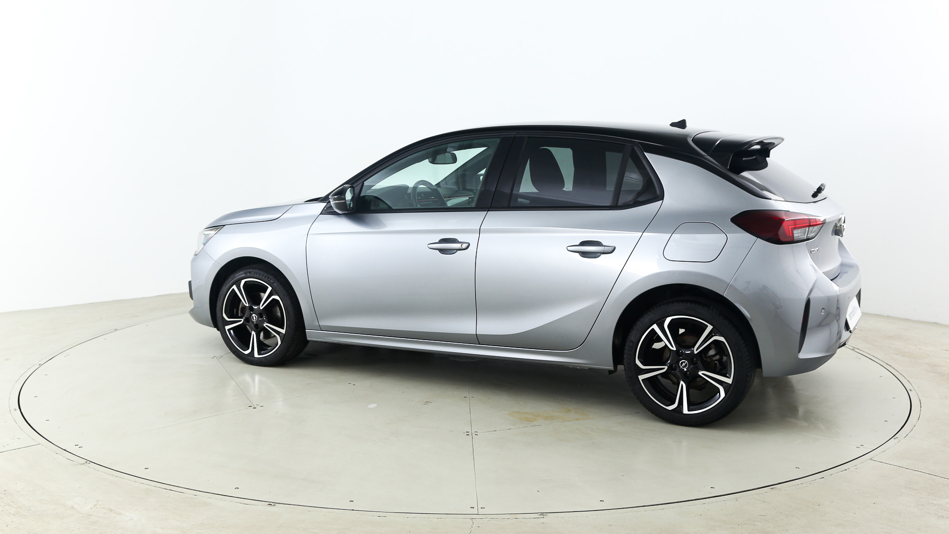 Coche seminuevo Opel Corsa Gs Line 1.2 130 AT Gris Magnetico / Negro ...