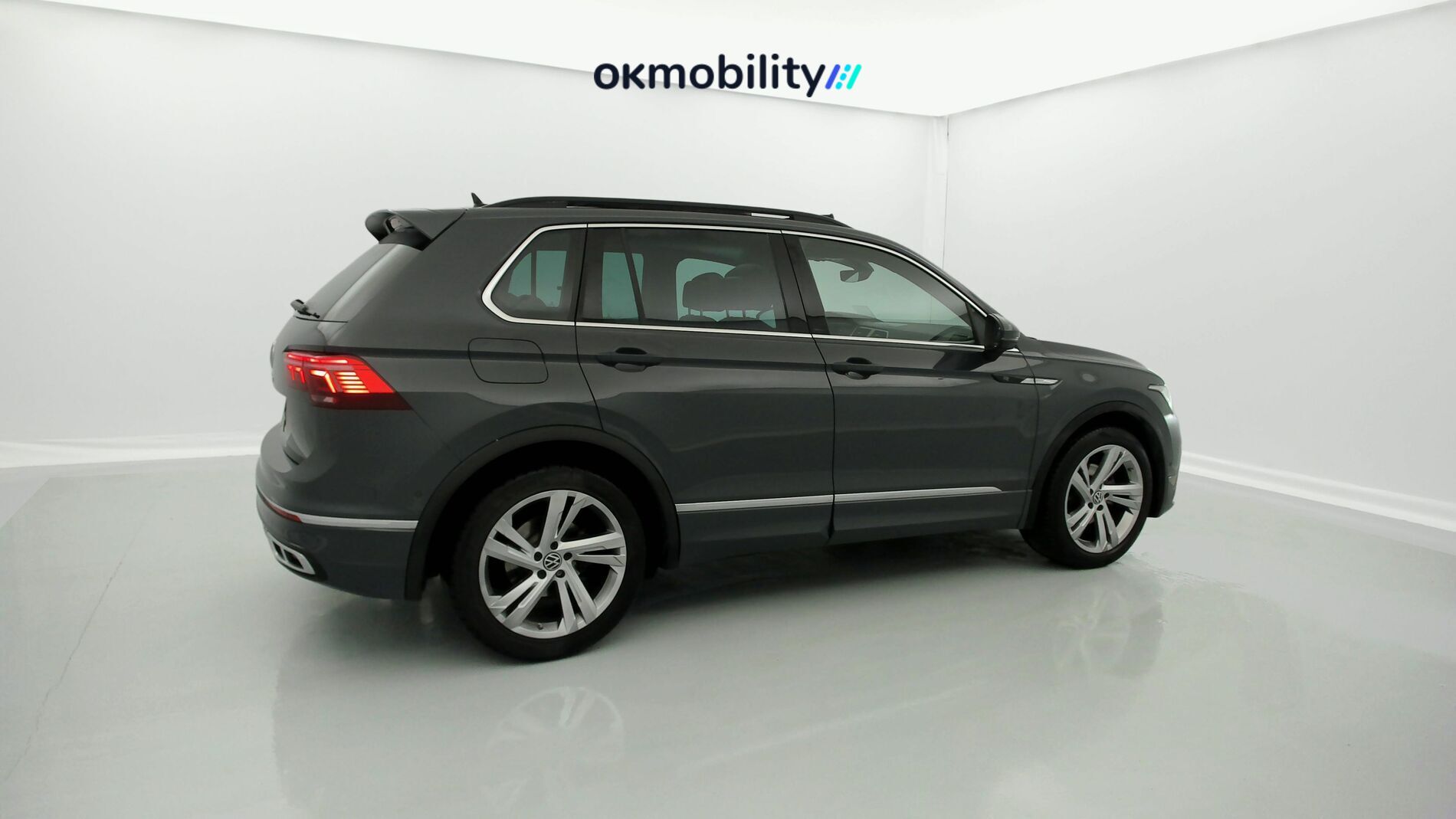 Coche seminuevo Volkswagen Tiguan R-line 2.0 TDI 150 DSG Gris Delfín ...